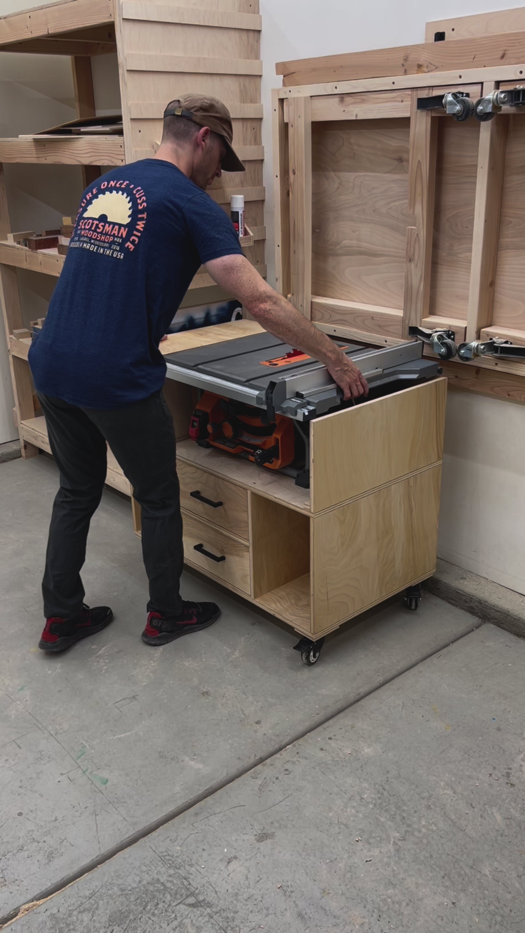 Mobile saw table store
